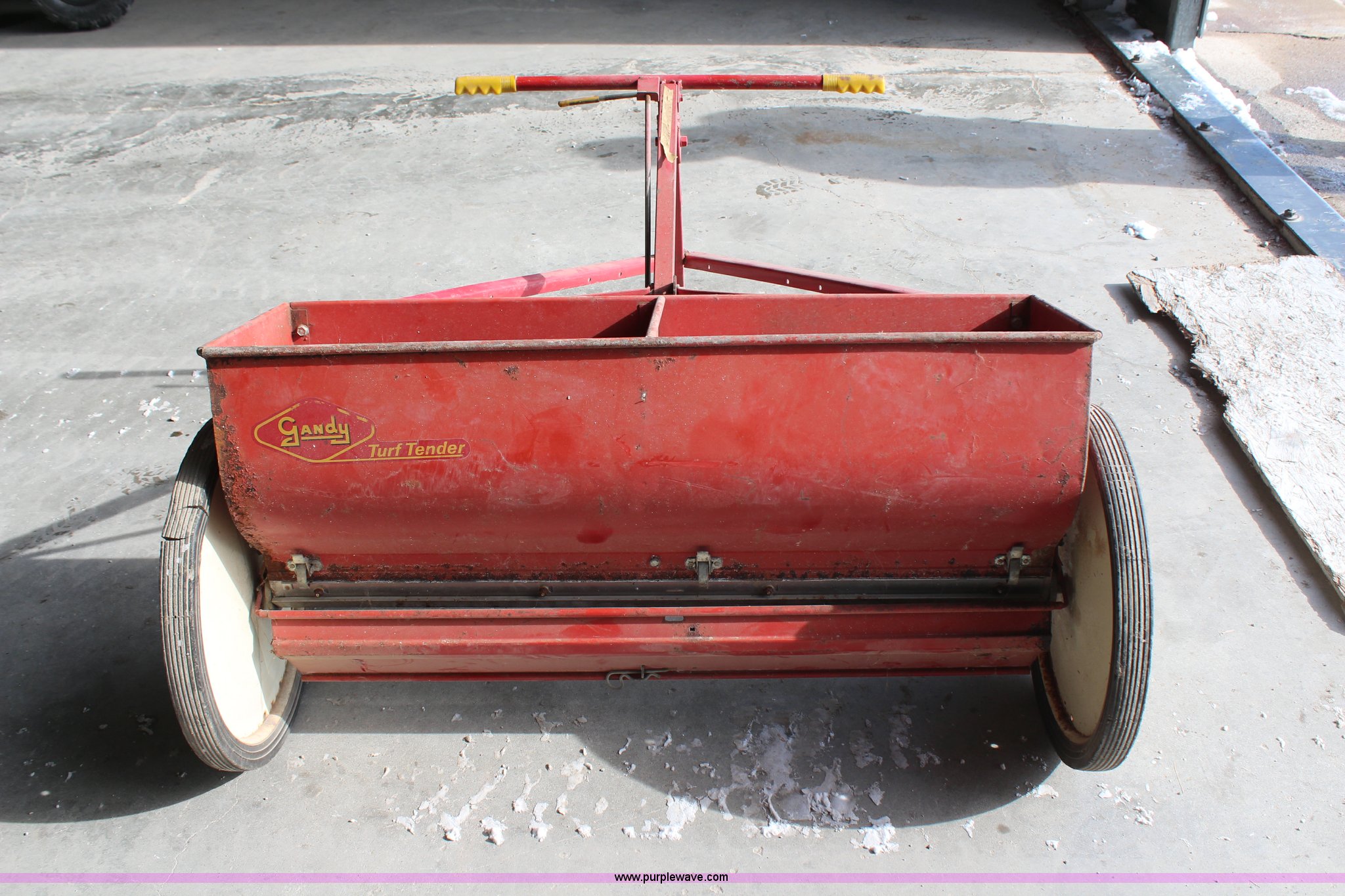 Gandy 42" seed/fertilizer spreader in Troy, KS | Item AU9769 sold ...