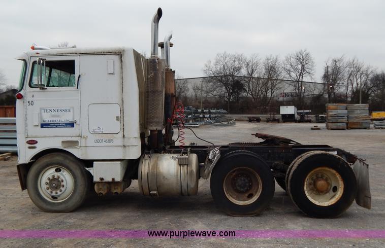 1980 Peterbilt 352 semi truck in Knoxville, TN | Item I1217 sold | Purple Wave