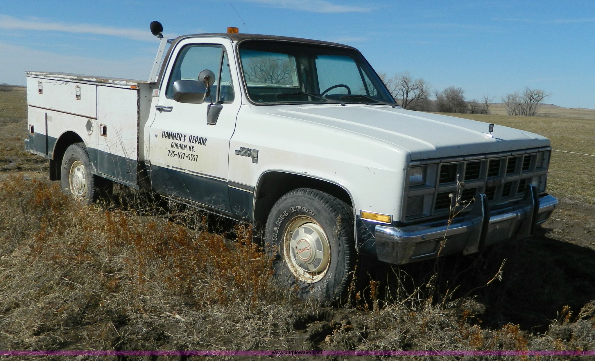 1982 GMC 2500 utility truck in Gorham, KS | Item AD9900 sold | Purple Wave