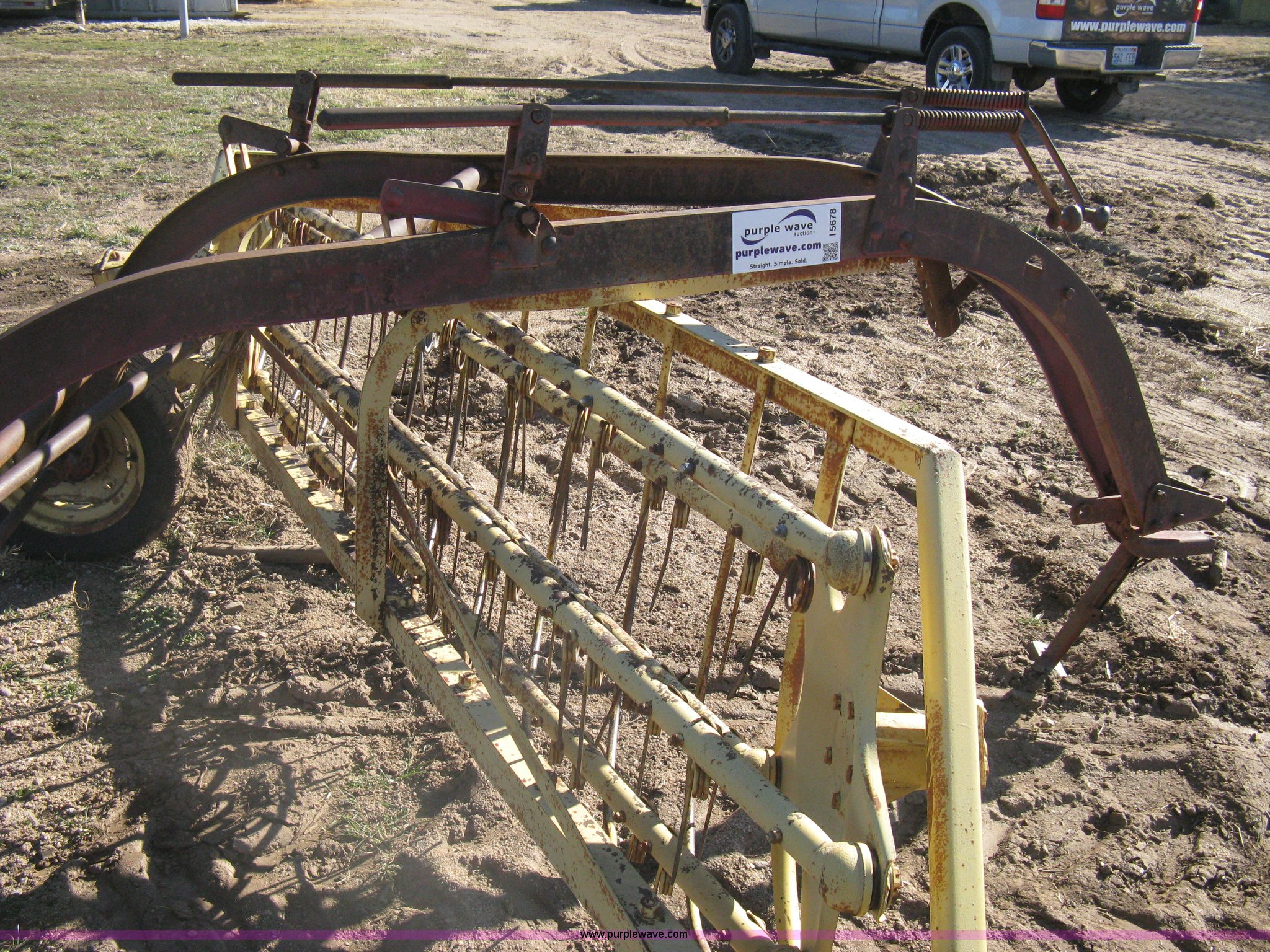 New Holland 55 hay rake in Hutchinson, KS | Item I5678 sold | Purple Wave