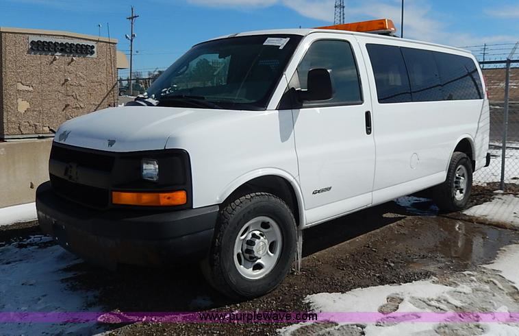 2006 Chevrolet Express 2500 van in Topeka, KS | Item AP9147 sold ...