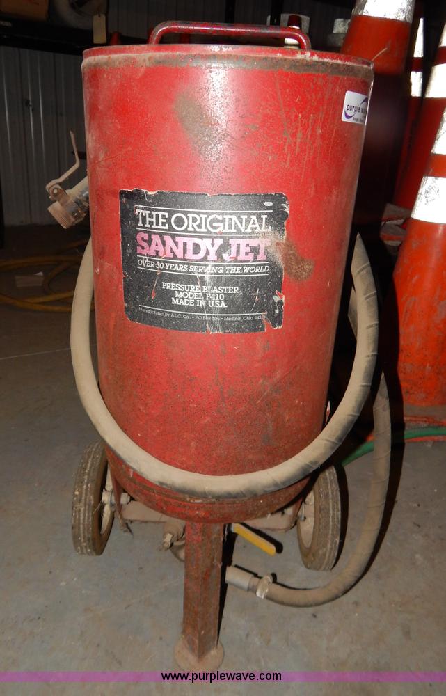 Sandy Jet sandblaster in Lawrence, KS | Item AM9458 sold | Purple Wave