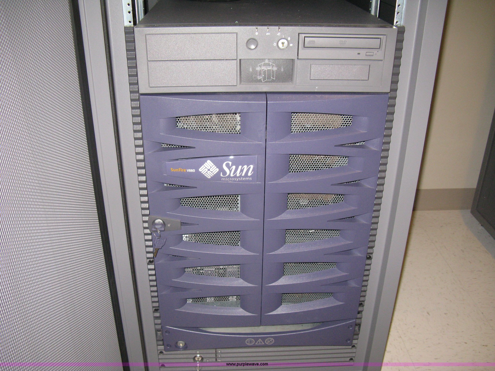 Sun Sunfire V880 rack mount server with Sun StorEdge rack in Wichita ...