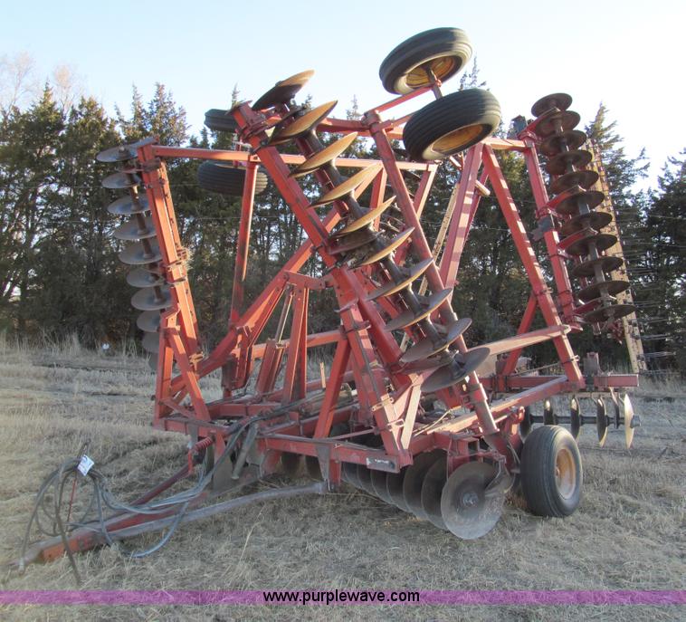 Massey 27' disk in Portis, KS | Item I7165 sold | Purple Wave