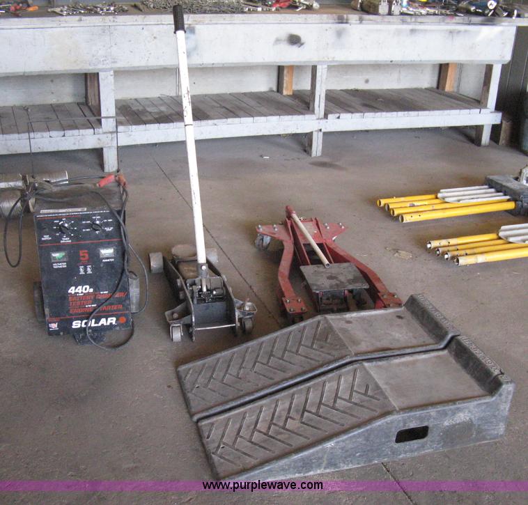 Assorted tools in Newton, KS | Item AX9897 sold | Purple Wave