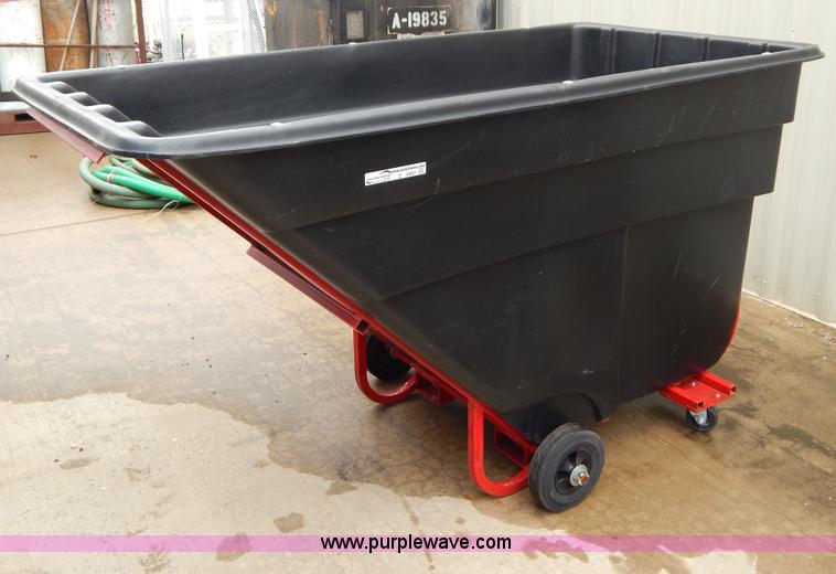 Rubbermaid portable trash dumpster in Oak Grove, MO | Item Z9407 sold ...