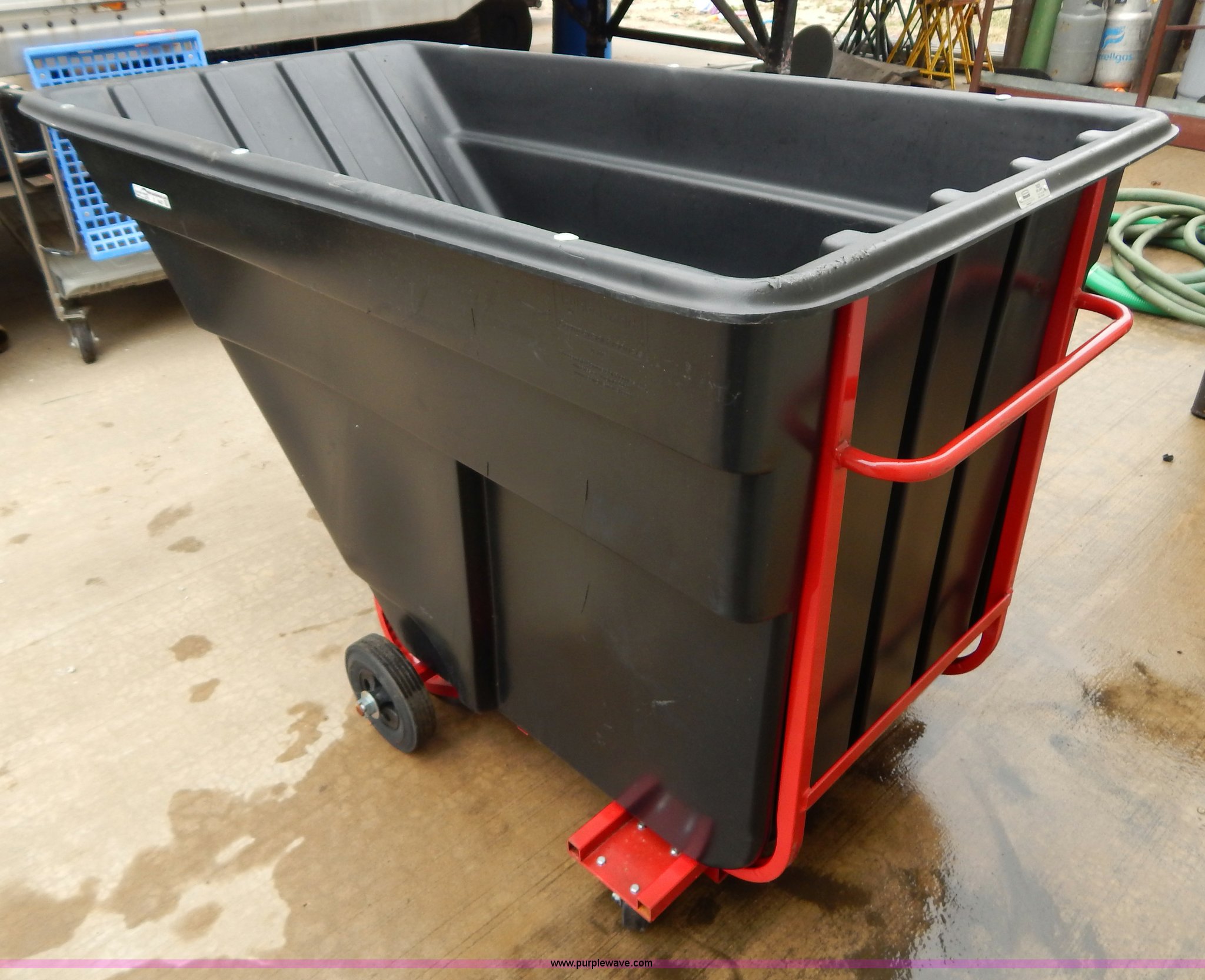 Rubbermaid portable trash dumpster in Oak Grove, MO | Item Z9407 sold ...