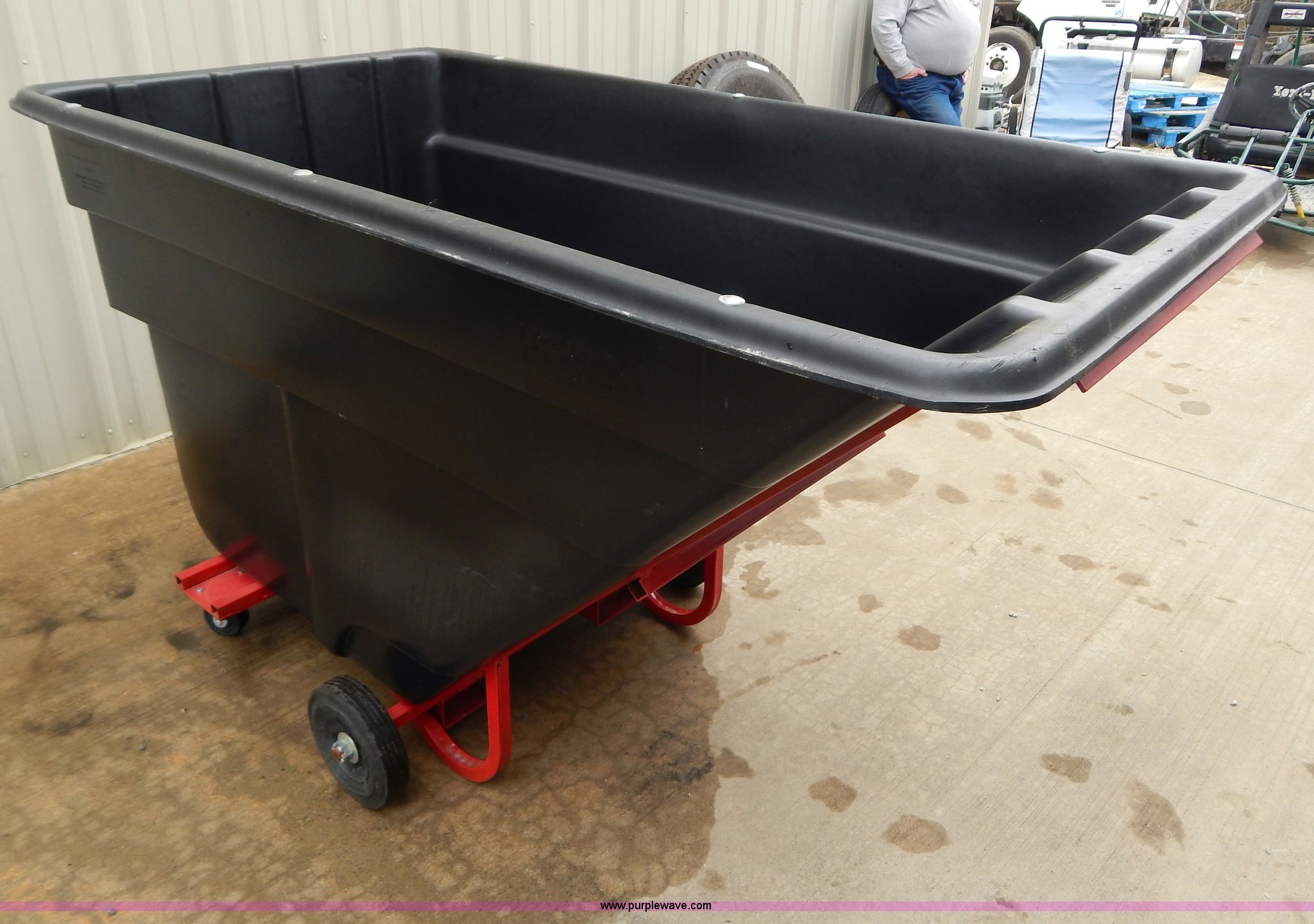 Rubbermaid portable trash dumpster in Oak Grove, MO | Item Z9407 sold ...