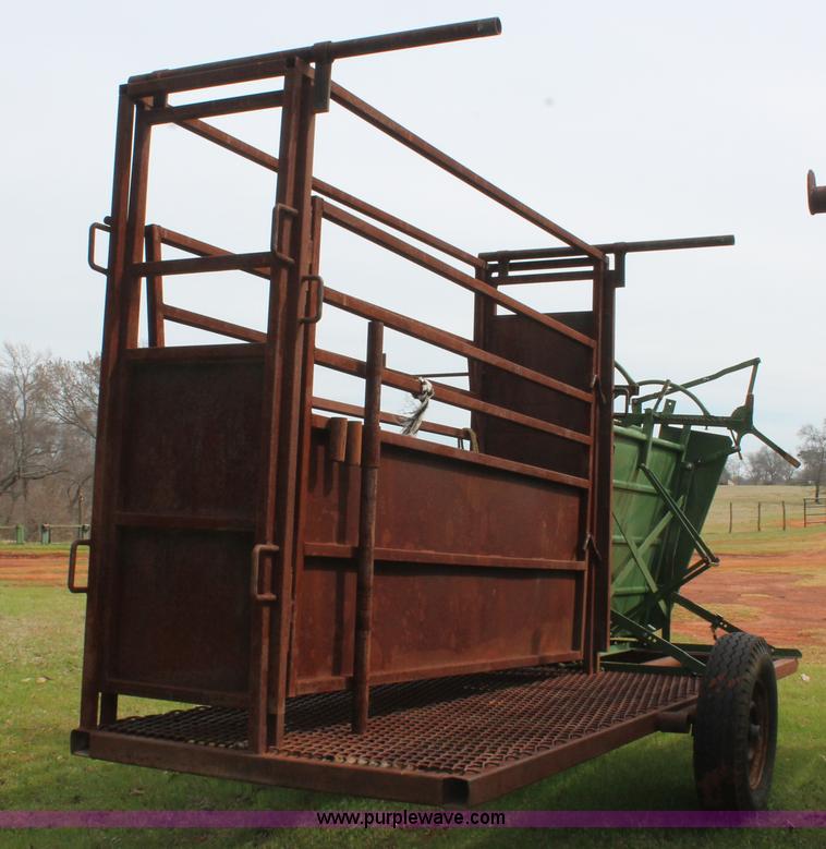 Pouder River portable calf chute and table in Jacksonville, TX | Item ...