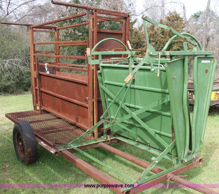 Pouder River portable calf chute and table in Jacksonville, TX | Item ...