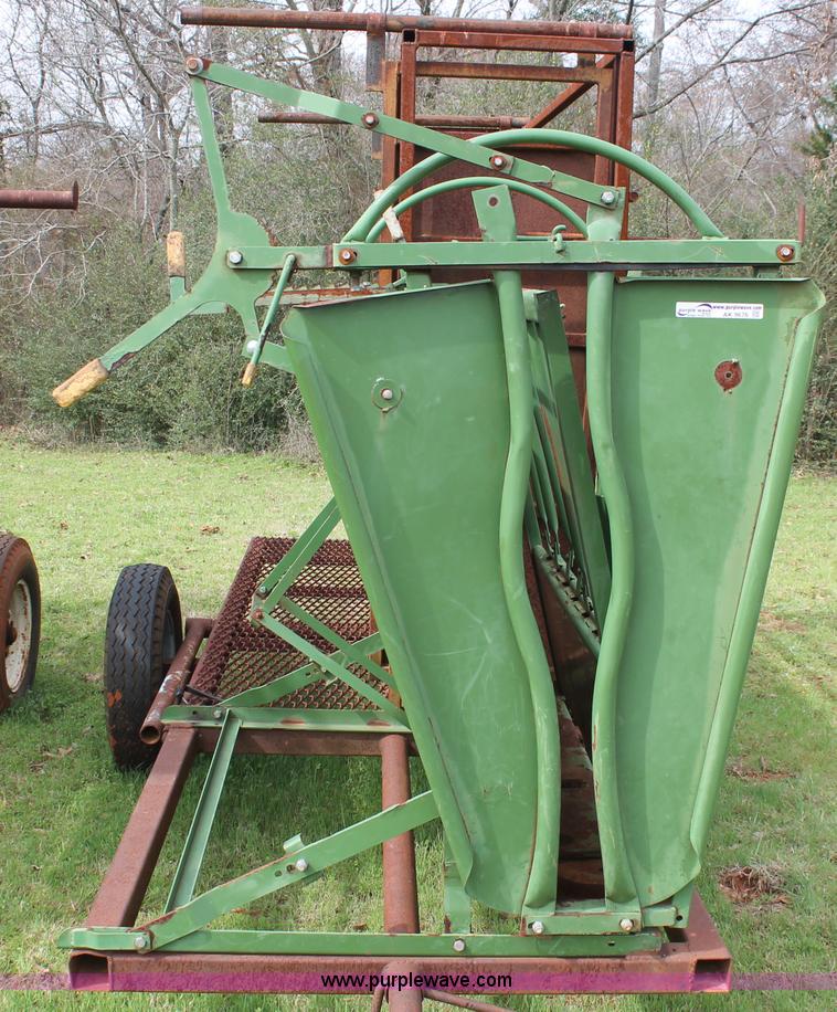 Pouder River portable calf chute and table in Jacksonville, TX | Item ...