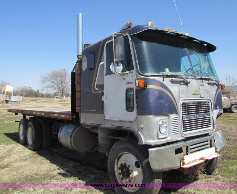 1976 Chevrolet Titan 90 flatbed truck in Winfield, KS | Item AN9928 ...