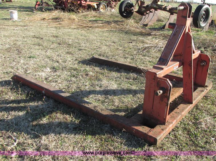 Three point forks in Sedgwick, KS | Item G8457 sold | Purple Wave