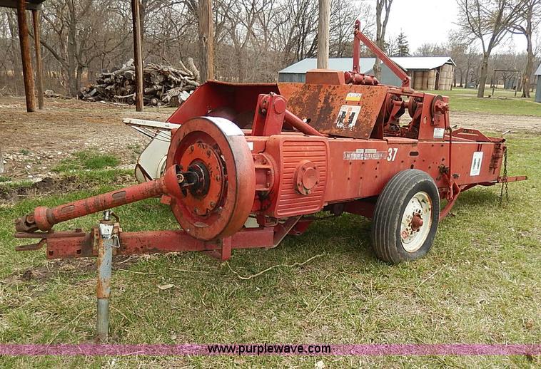 International Harvester McCormick 37 small square baler in Alma, KS ...