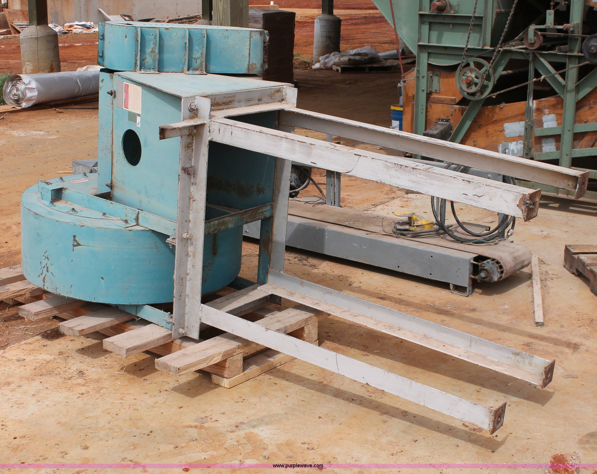 Carter-Day scalperator in Jacksonville, TX | Item AK9669 sold | Purple Wave