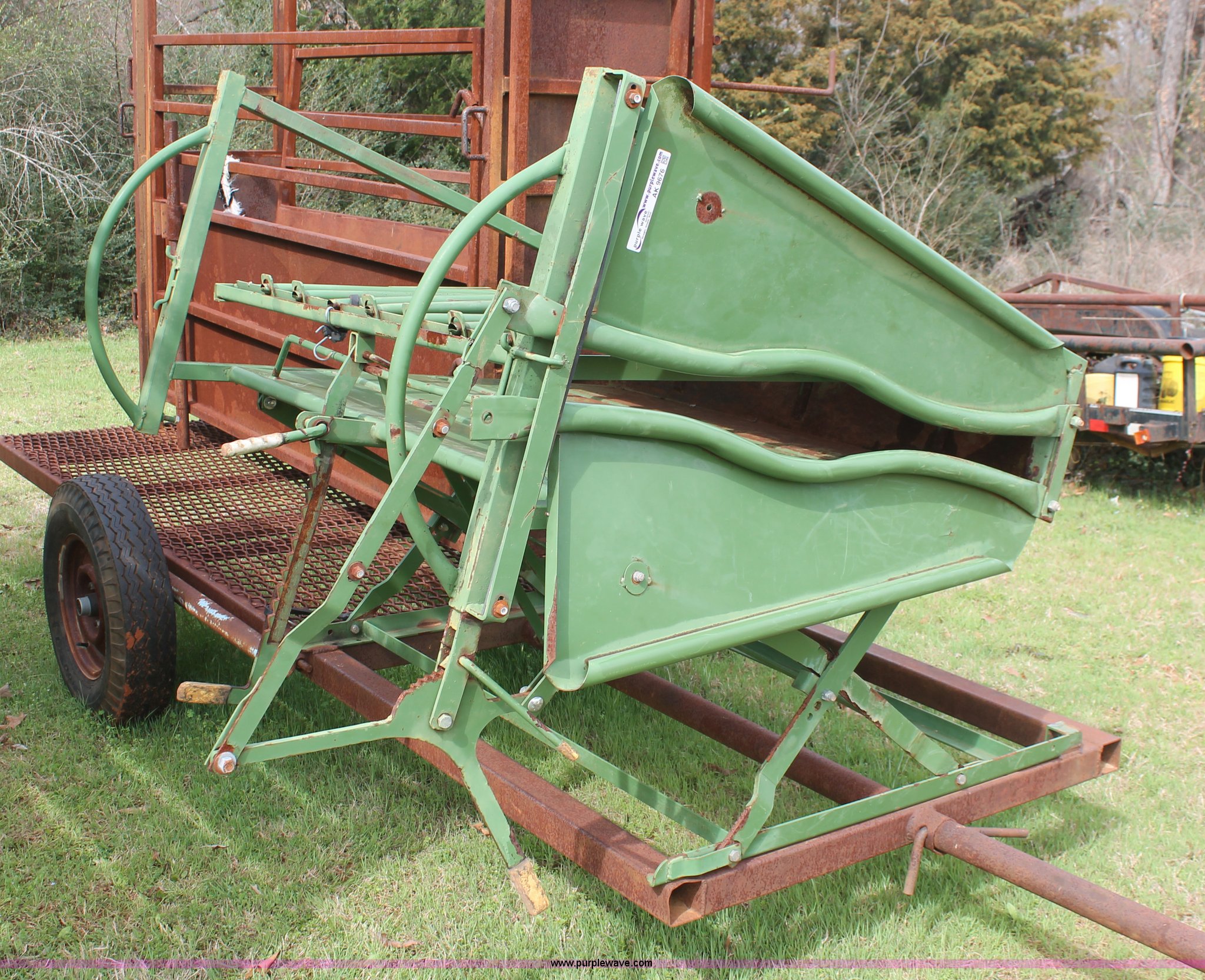 Pouder River portable calf chute and table in Jacksonville, TX | Item ...