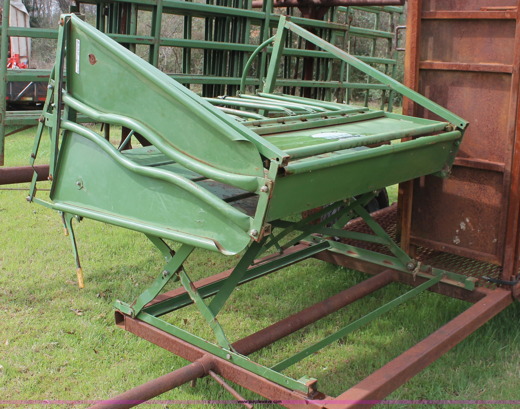 Pouder River portable calf chute and table in Jacksonville, TX | Item ...