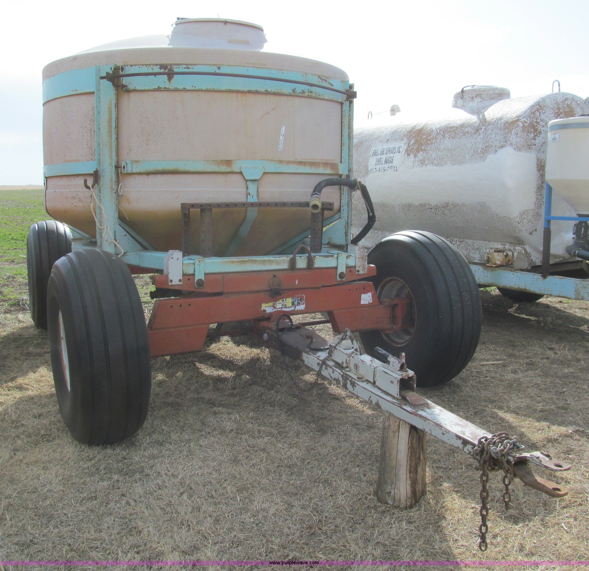 1,600 gallon liquid fertilizer tote trailer in Hoisington, KS | Item ...