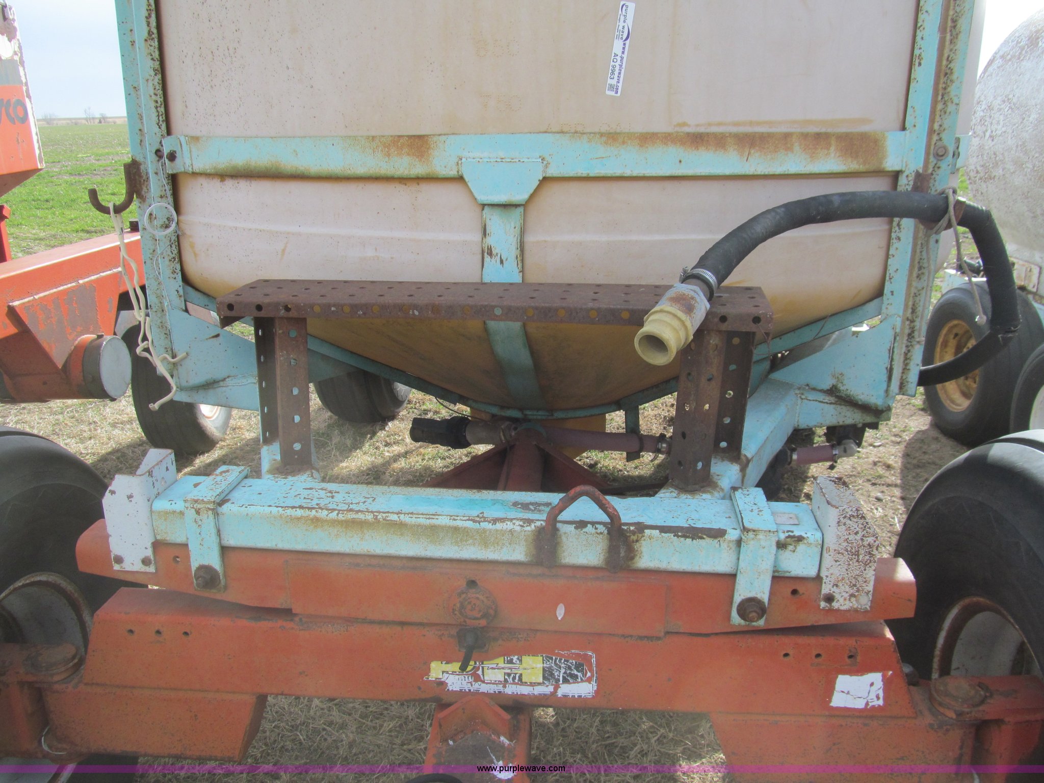 1,600 gallon liquid fertilizer tote trailer in Hoisington, KS | Item ...