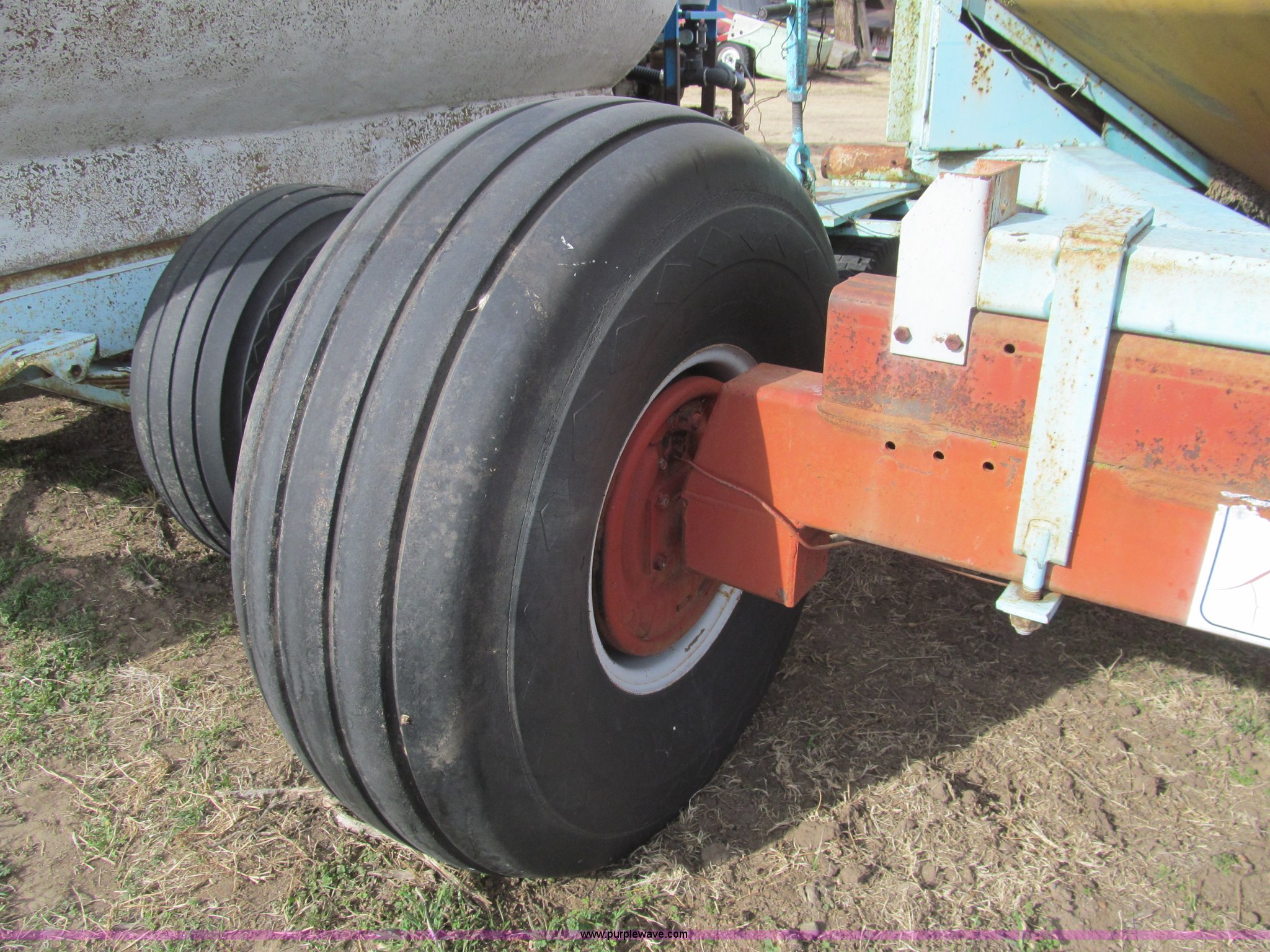 1,600 gallon liquid fertilizer tote trailer in Hoisington, KS | Item ...