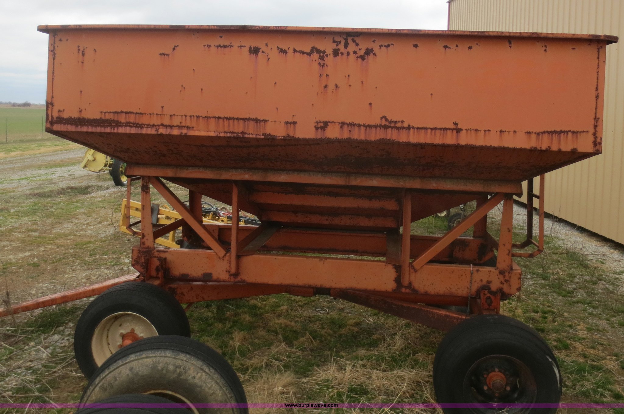 Bradford 10 ton gravity feed wagon in Galena, KS | Item F8225 sold ...