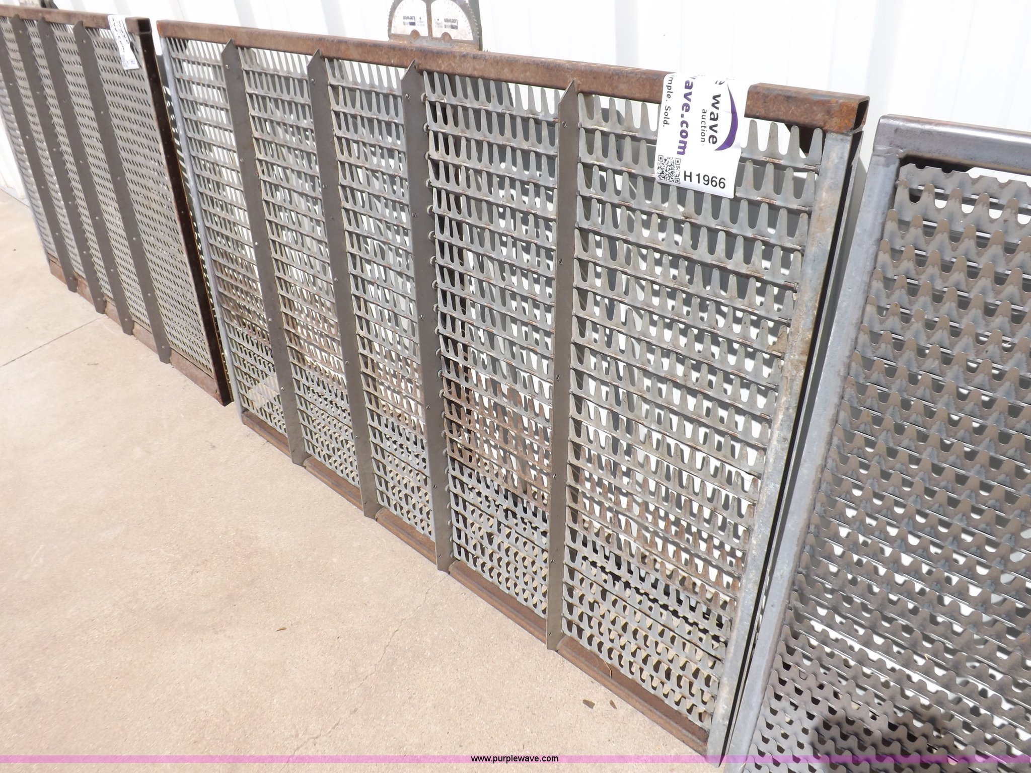 Loewen corn chaffer in Ulysses, KS | Item H1966 sold | Purple Wave