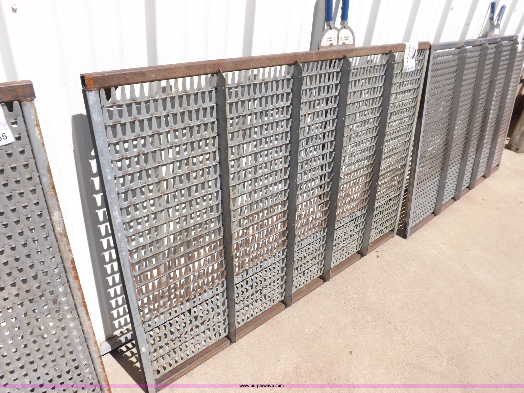 Loewen corn chaffer in Ulysses, KS | Item H1966 sold | Purple Wave