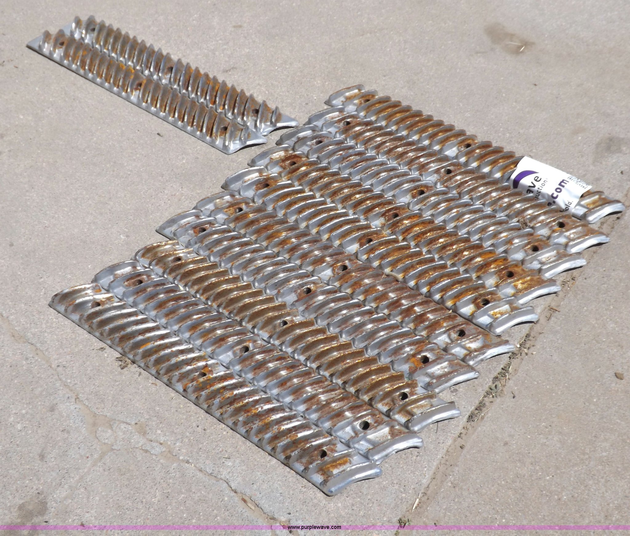 (12) Gleaner rasp bars in Ulysses, KS | Item H1968 sold | Purple Wave