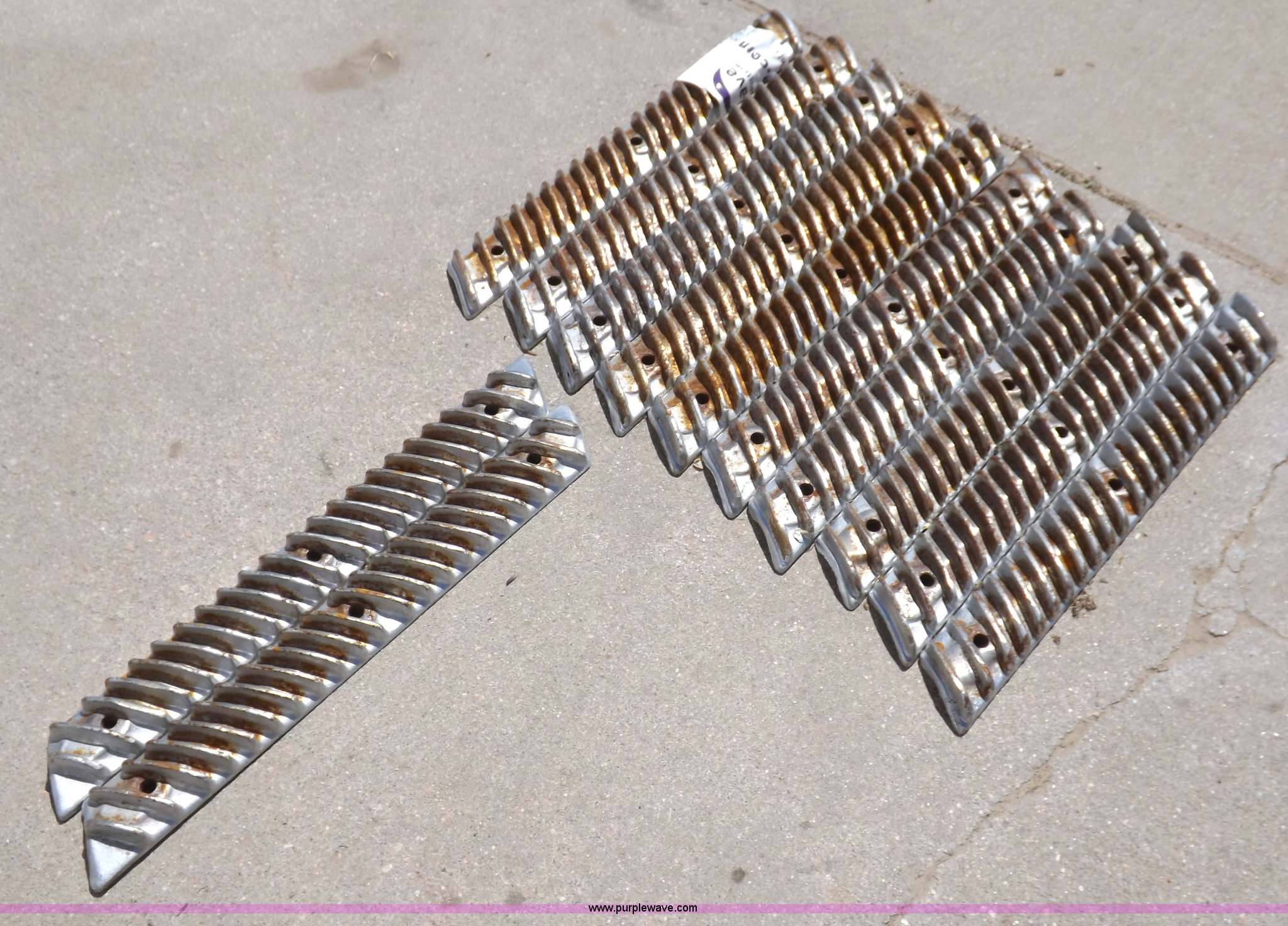 (12) Gleaner rasp bars in Ulysses, KS | Item H1968 sold | Purple Wave