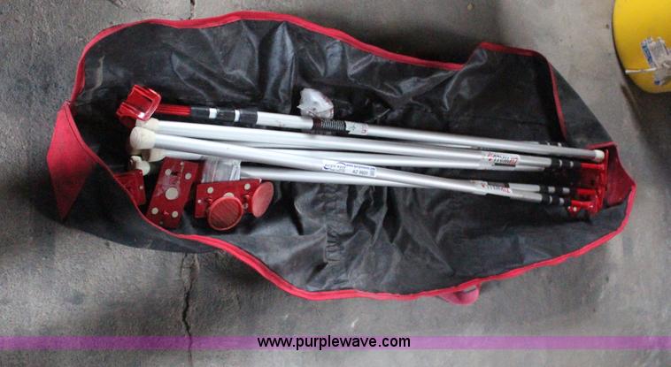 Zip Wall kit in Topeka, KS | Item AZ9920 sold | Purple Wave