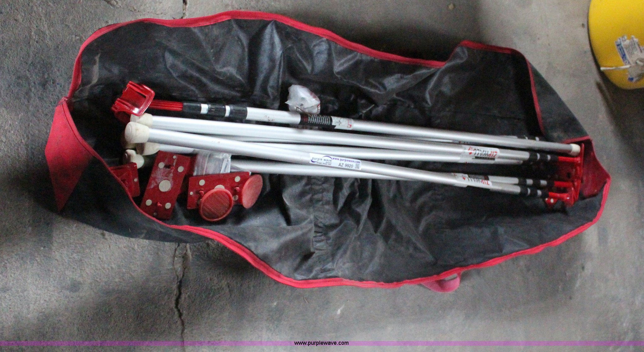 Zip Wall kit in Topeka, KS | Item AZ9920 sold | Purple Wave