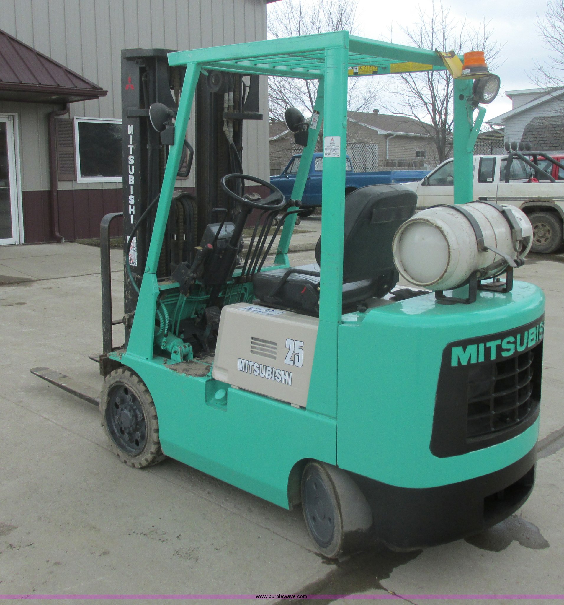 Mitsubishi FGC25 forklift in Watertown, SD | Item E5312 sold | Purple Wave