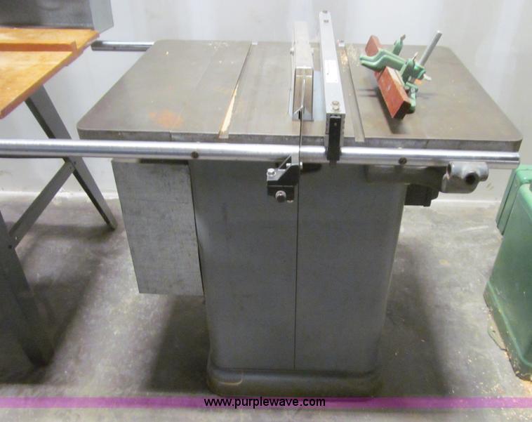 Delta Unisaw table saw in Des Moines, IA | Item R9098 sold | Purple Wave