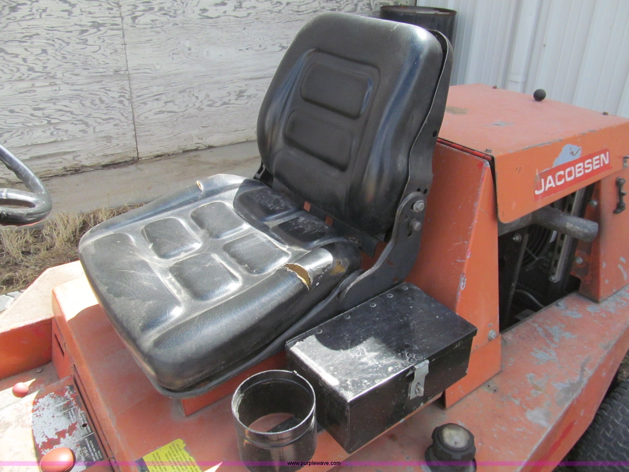 Jacobsen riding lawn mower in Hutchinson, KS | Item I7129 sold | Purple ...