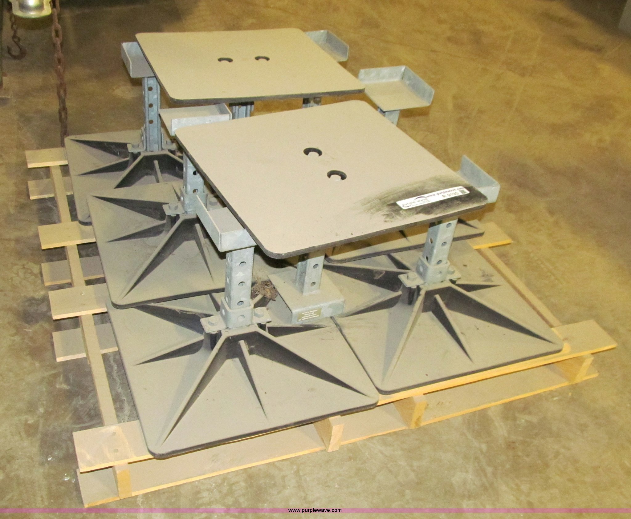 (8) portable roof stands in Des Moines, IA | Item R9193 sold | Purple Wave