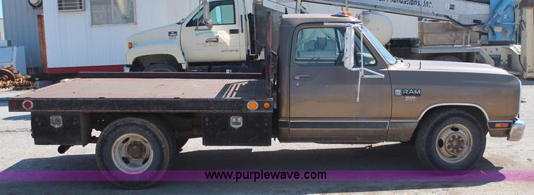 1989 Dodge Ram D350 flatbed pickup truck in Lawrence, KS | Item H6161 ...