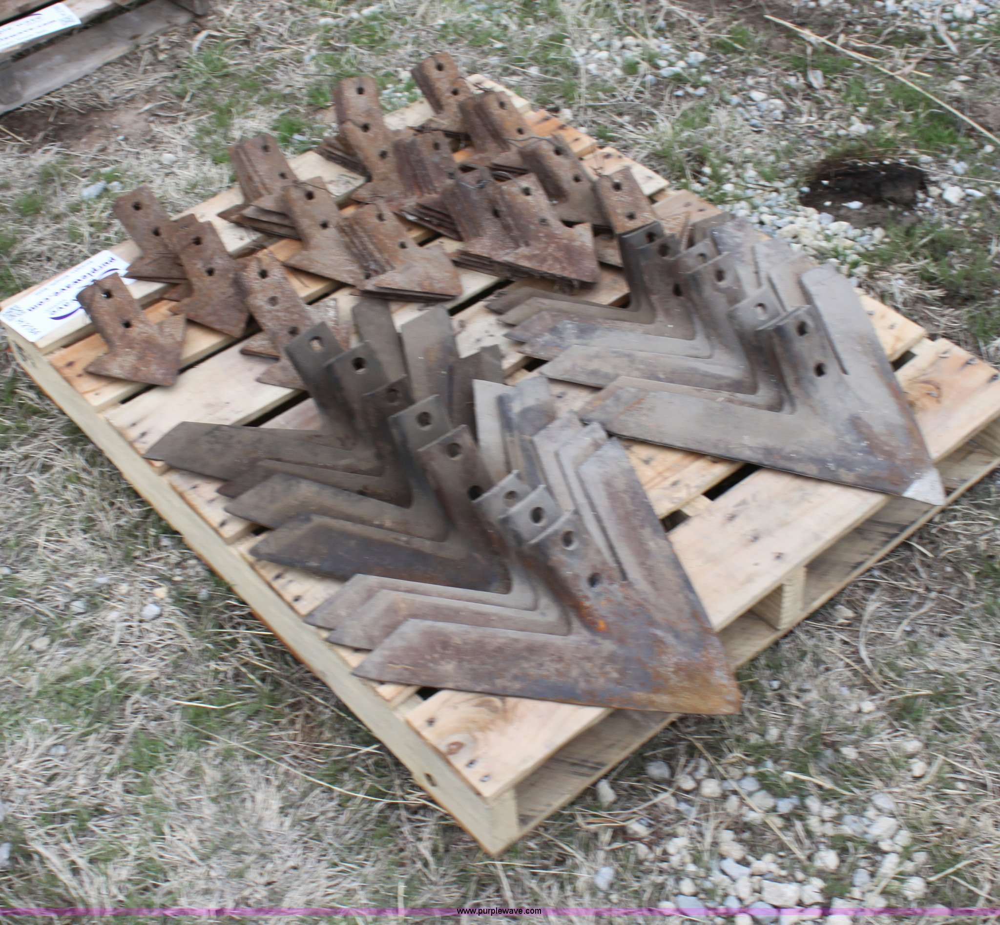 Assorted sweeps in Udall, KS | Item H2164 sold | Purple Wave