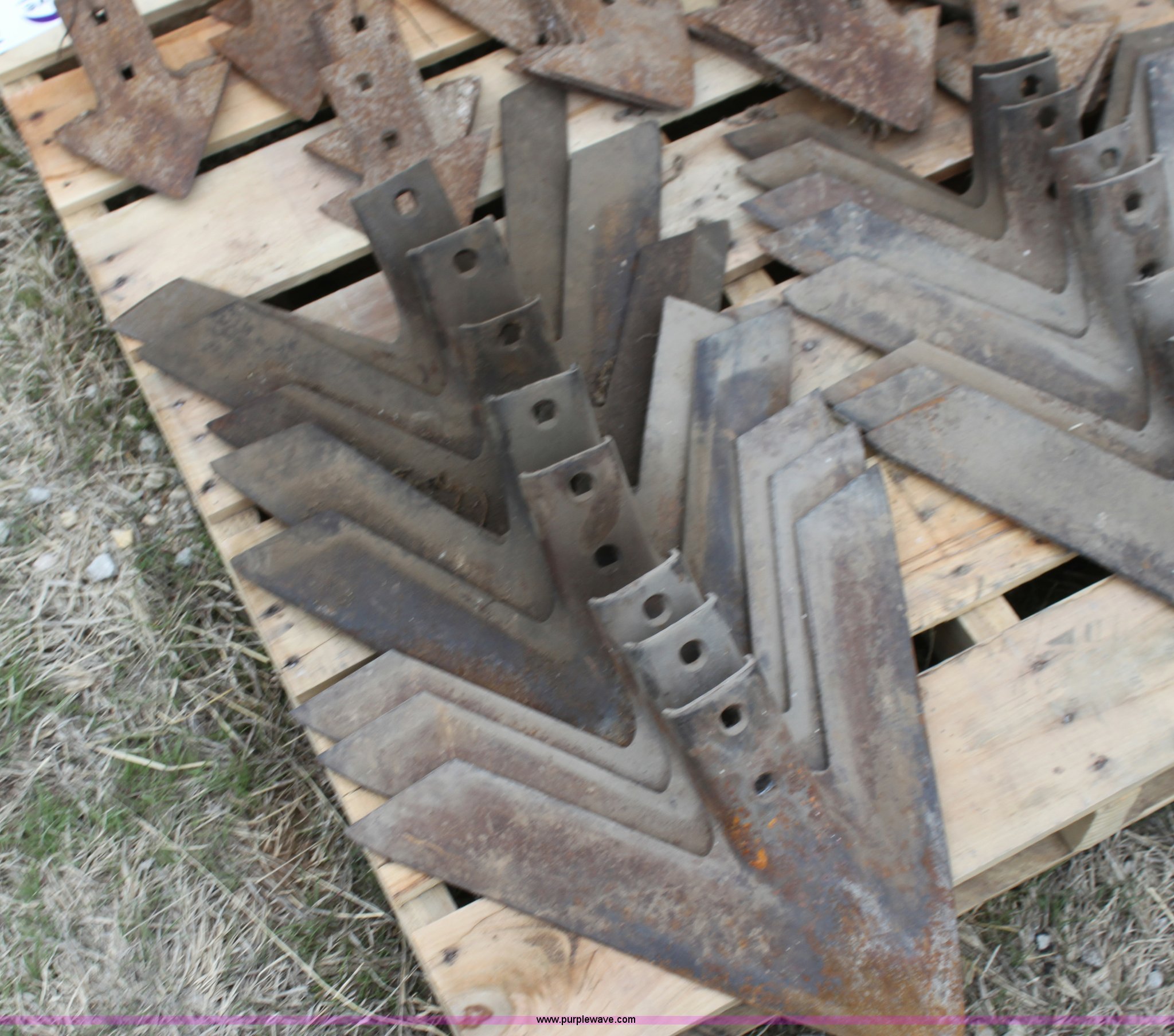 Assorted sweeps in Udall, KS | Item H2164 sold | Purple Wave