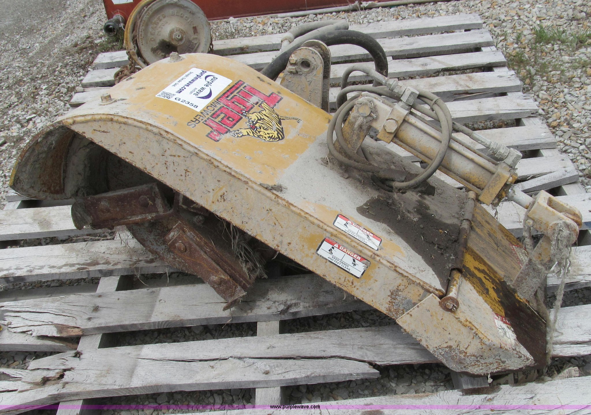 Tiger boom ditcher head in Plattsburg, MO | Item G2358 sold | Purple Wave