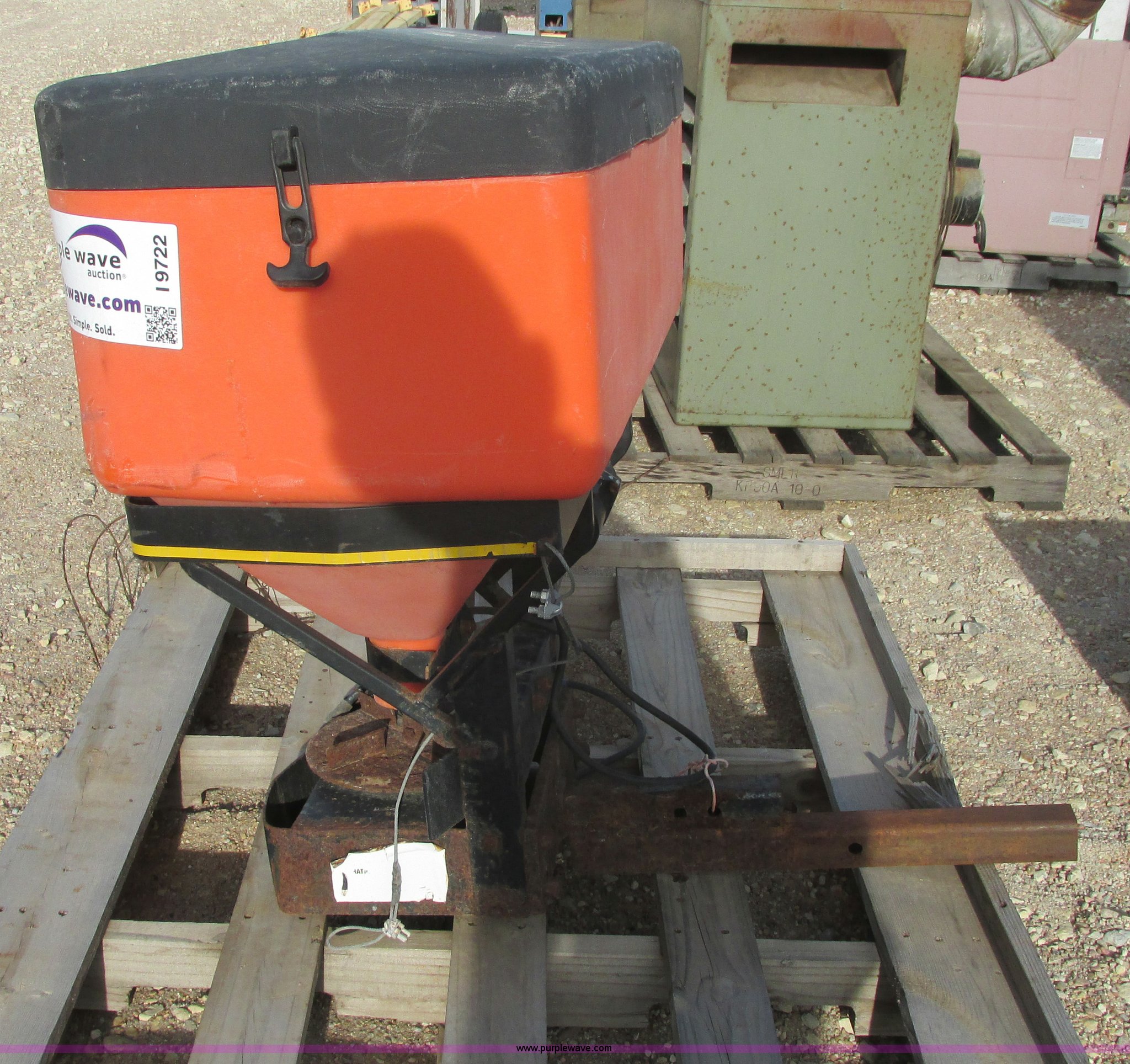 Curtis Fast-Cast 2000 spreader in Halstead, KS | Item I9722 sold ...