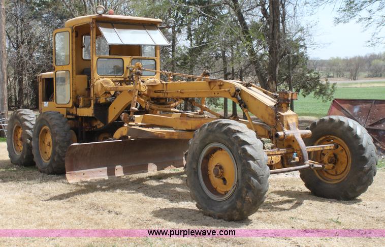 Caterpillar 12 motor grader in Hope, KS | Item H2113 sold | Purple Wave