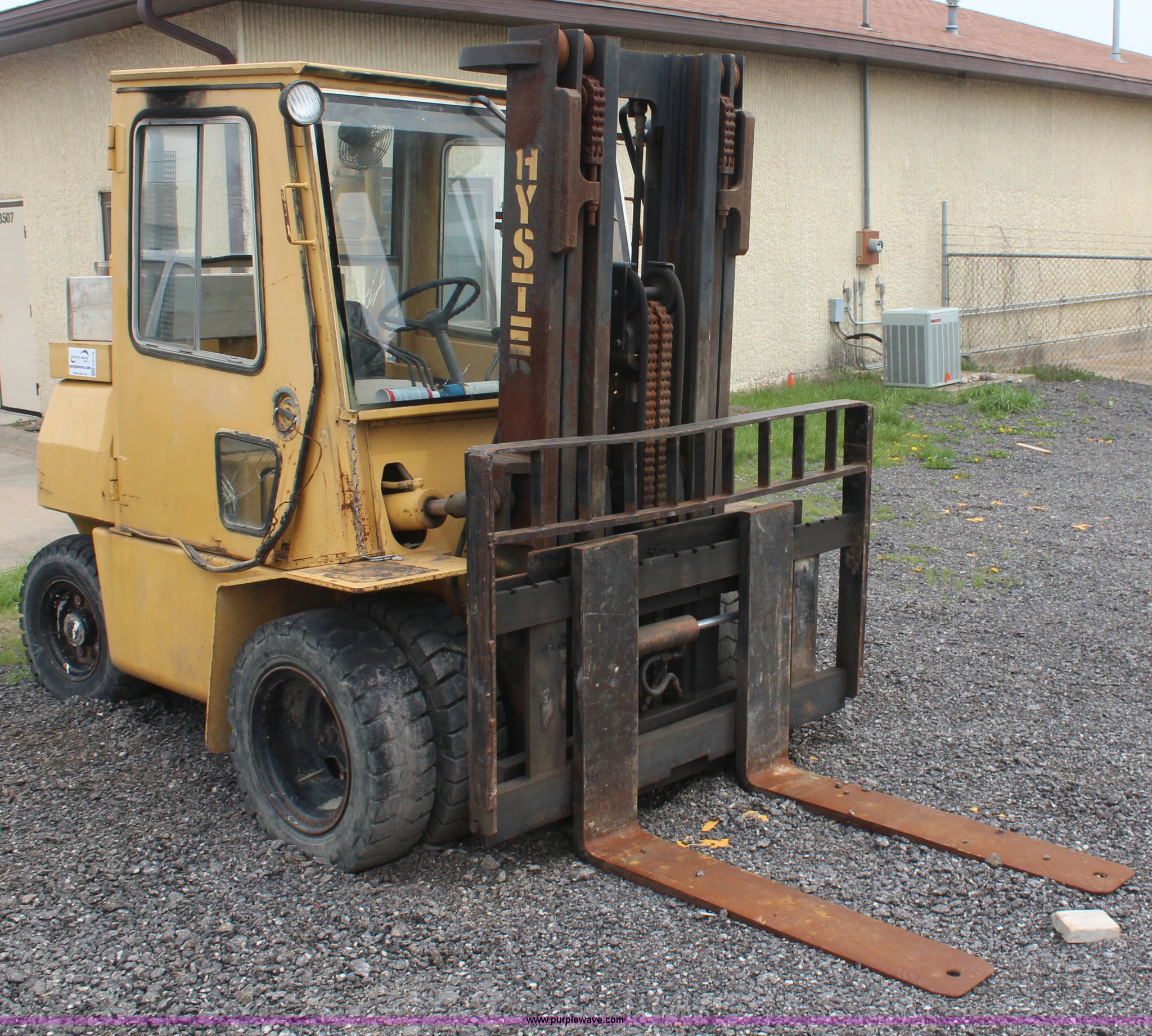 Hyster 70 forklift in Topeka, KS | Item H6048 sold | Purple Wave