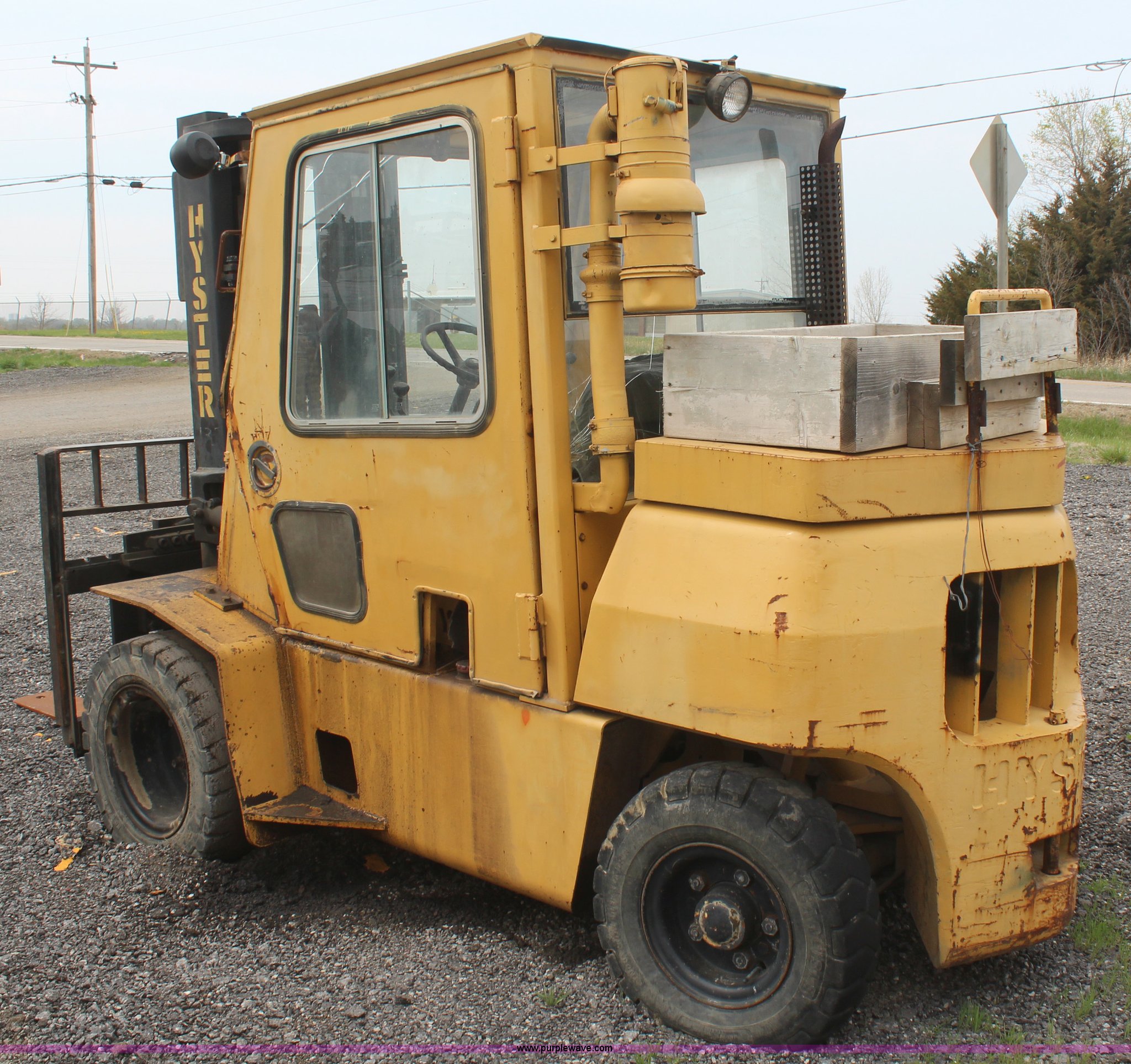 Hyster 70 forklift in Topeka, KS | Item H6048 sold | Purple Wave