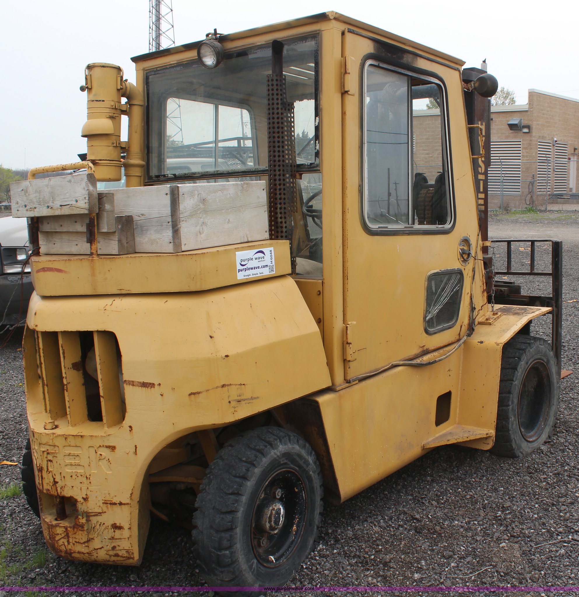 Hyster 70 forklift in Topeka, KS | Item H6048 sold | Purple Wave