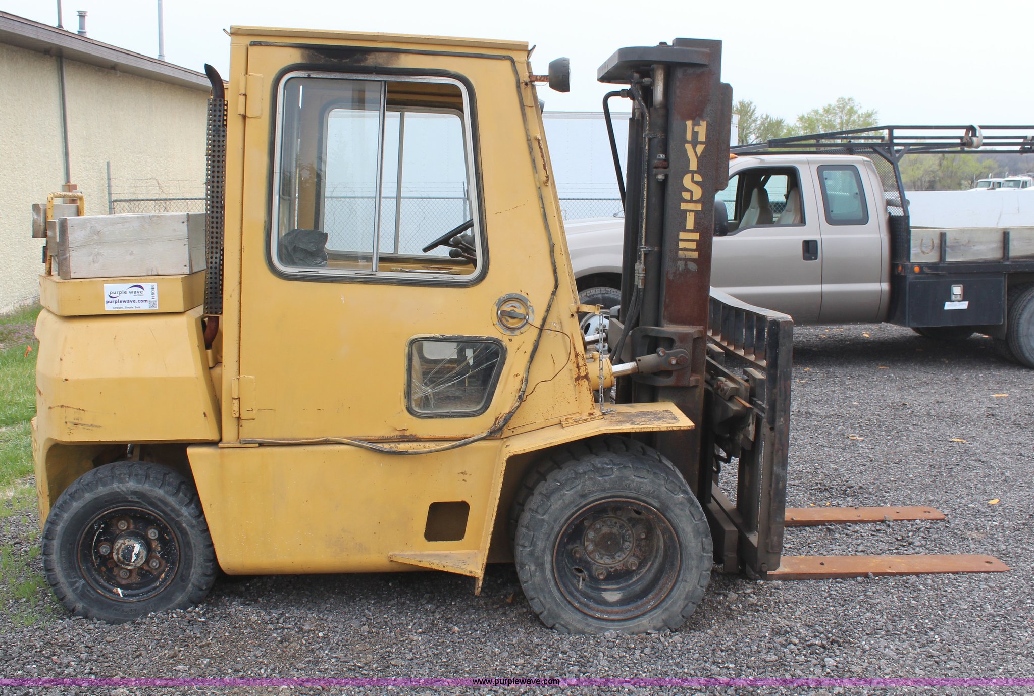 Hyster 70 forklift in Topeka, KS | Item H6048 sold | Purple Wave