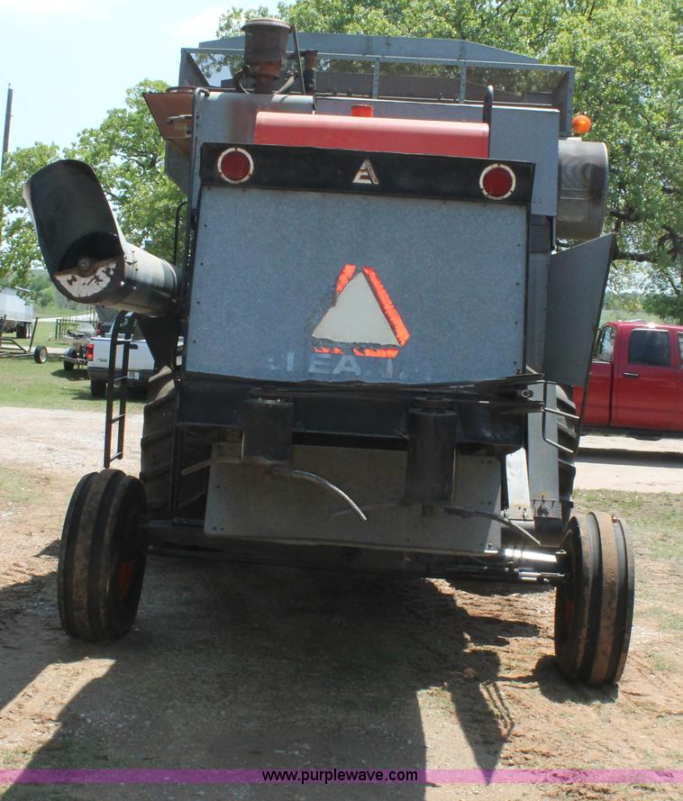 1976 Gleaner M combine in Henrietta, TX | Item C3838 sold | Purple Wave