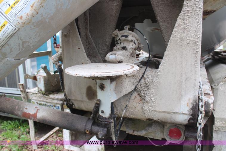 1983 Diamond Reo concrete mixer truck in Dearborn, MO | Item H6008 sold ...