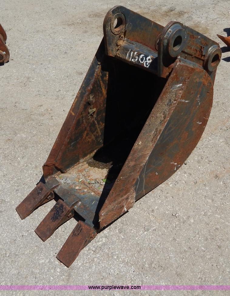 Bobcat 12"W excavator bucket in Sugar Creek, MO | Item Z9343 sold ...