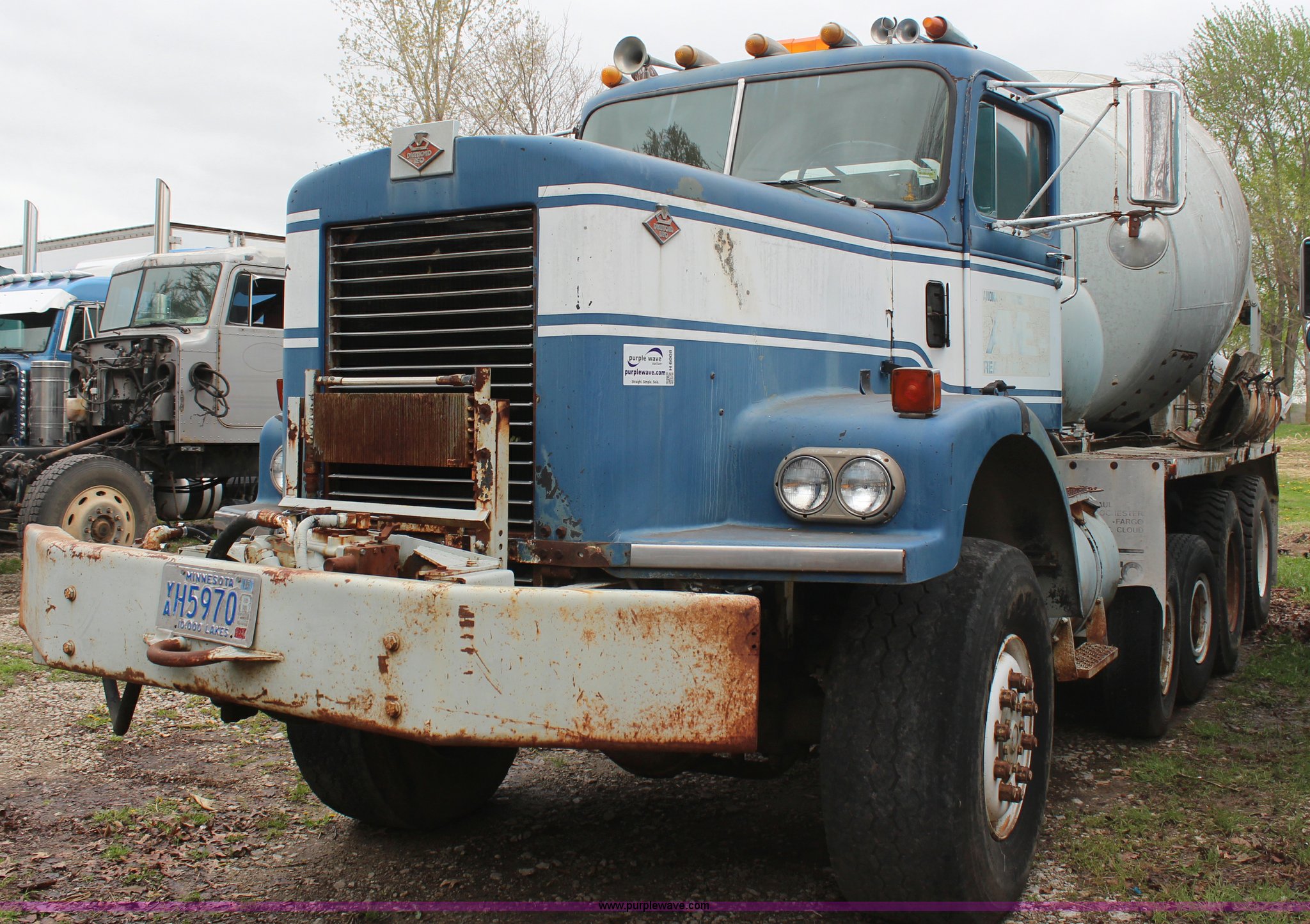1983 Diamond Reo concrete mixer truck in Dearborn, MO | Item H6008 sold ...