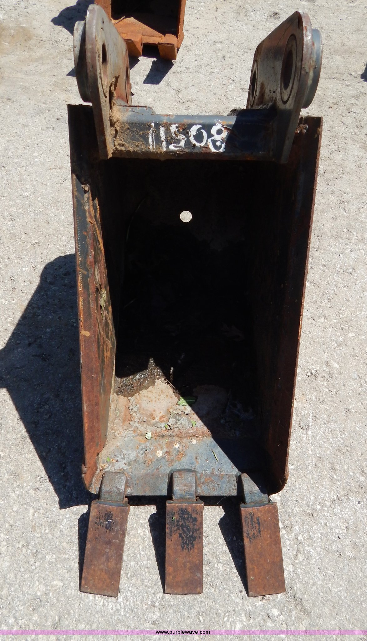 Bobcat 12"W excavator bucket in Sugar Creek, MO | Item Z9343 sold ...